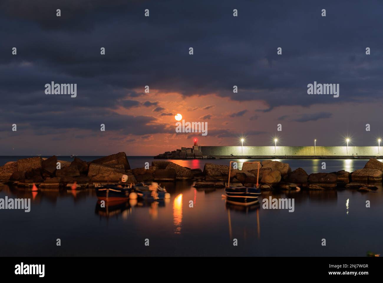Reflection moon on sea coast hi-res stock photography and images - Alamy