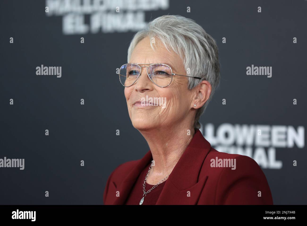 Actress Jamie Lee Curtis posing during the presentation of her latest ...