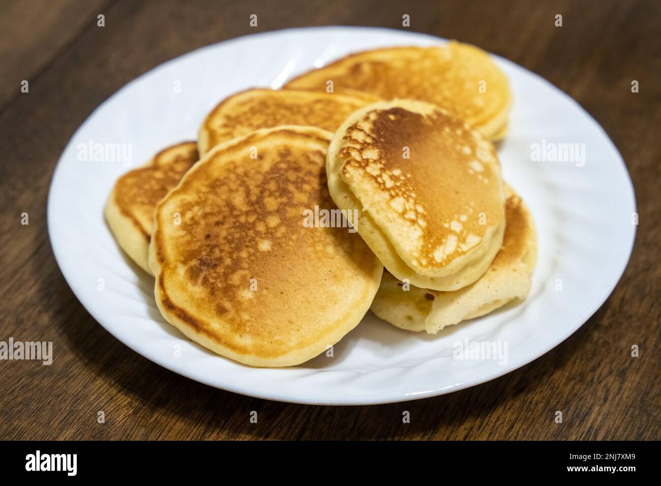 Eat breakfast round table hi-res stock photography and images - Alamy