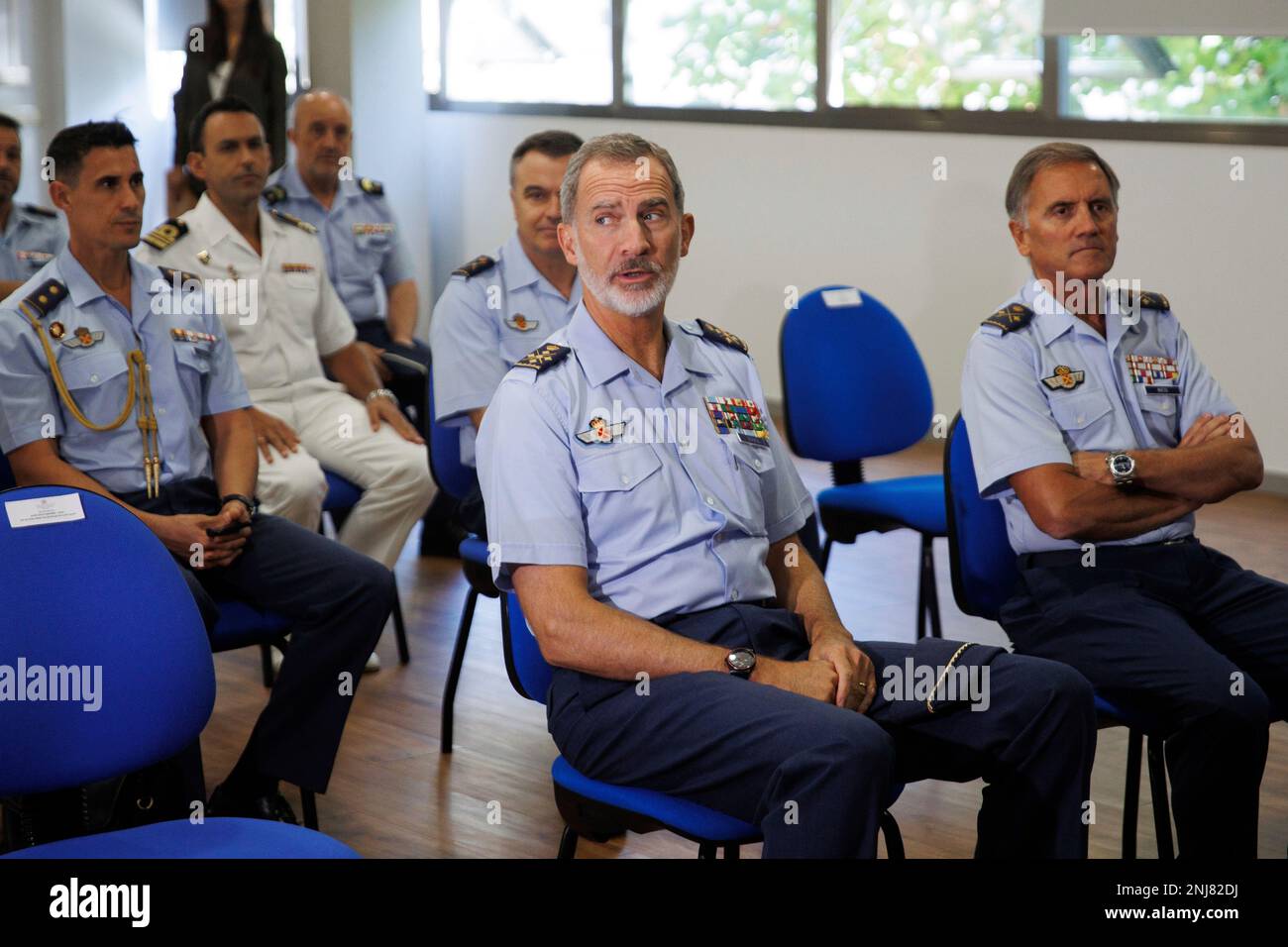 King Felipe VI (l) and the Chief of the General Air Command, Major ...