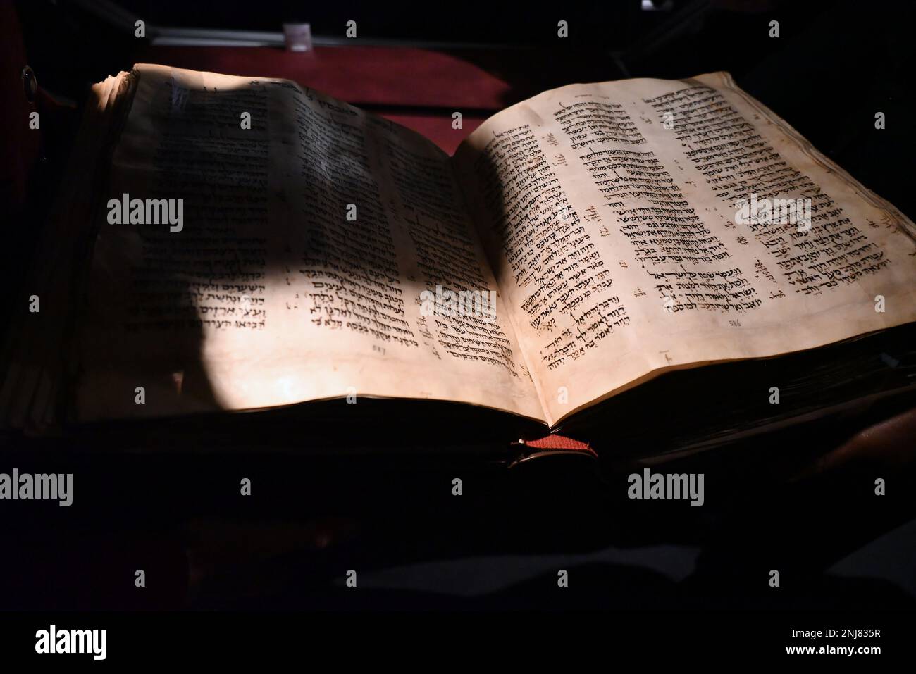 The Earliest , Most Complete Hebrew Bible Ever Discovered . A Vital Touchstone of Human History ...
