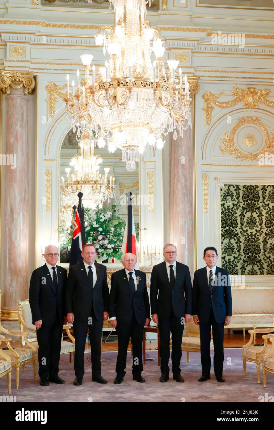 (R to L) Japanese Prime Minister Fumio Kishida, Australia's Prime ...