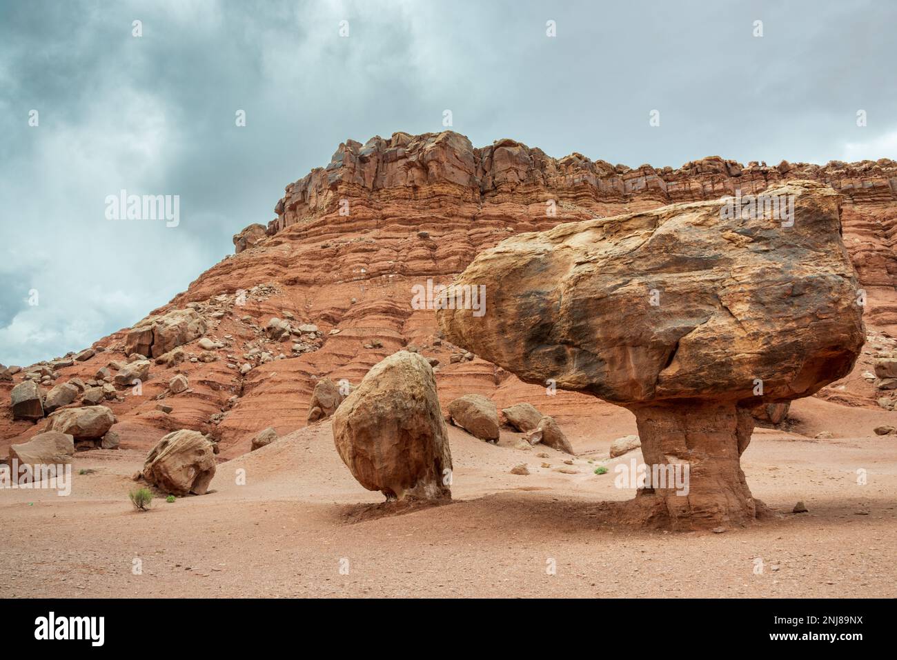 A Balanced Boulder, Vermilion Cliffs National Monument Stock Photo - Alamy