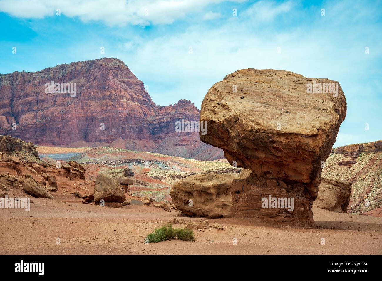 A Balanced Boulder, Vermilion Cliffs National Monument Stock Photo - Alamy