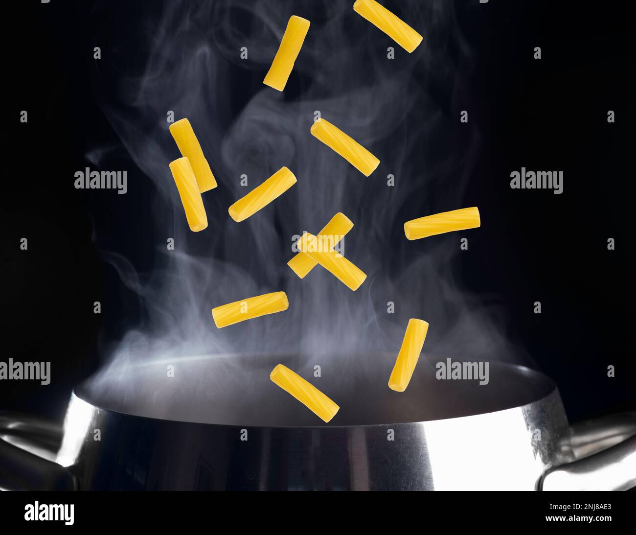 Pasta pot falling hi-res stock photography and images - Alamy