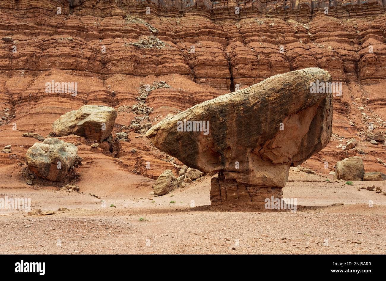 A Balanced Boulder, Vermilion Cliffs National Monument Stock Photo - Alamy