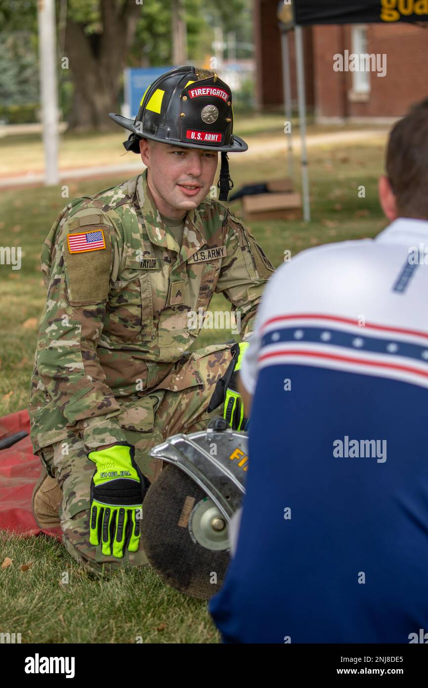 Cpl. Denver Taylor, 467th Eng. Det., of the U.S. Army Reserve explains ...