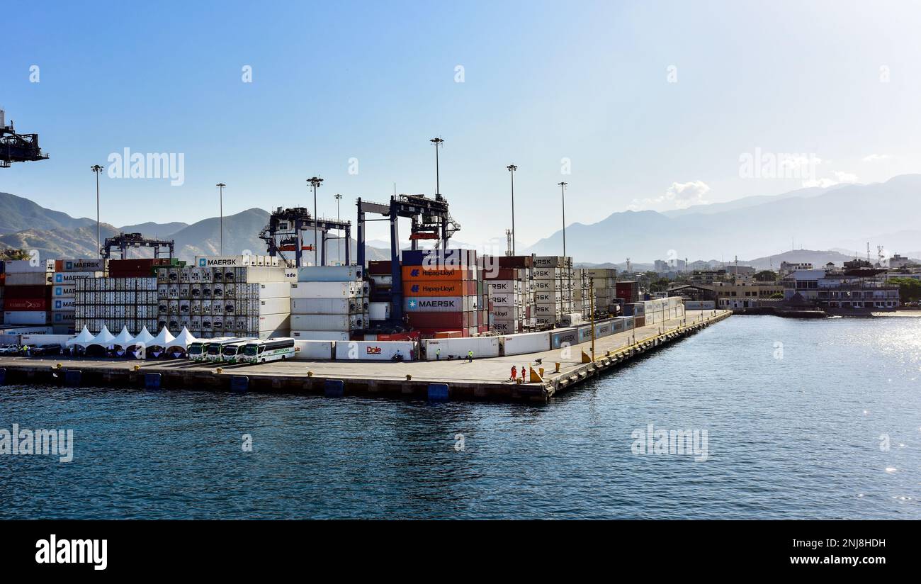 Busses at the port hi-res stock photography and images - Alamy