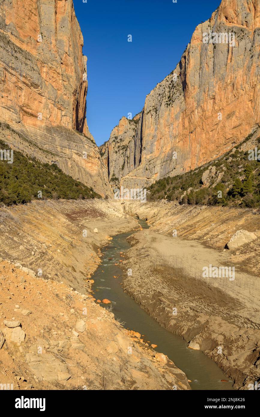 The Mont-rebei gorge and the Canelles reservoir with a very low water ...