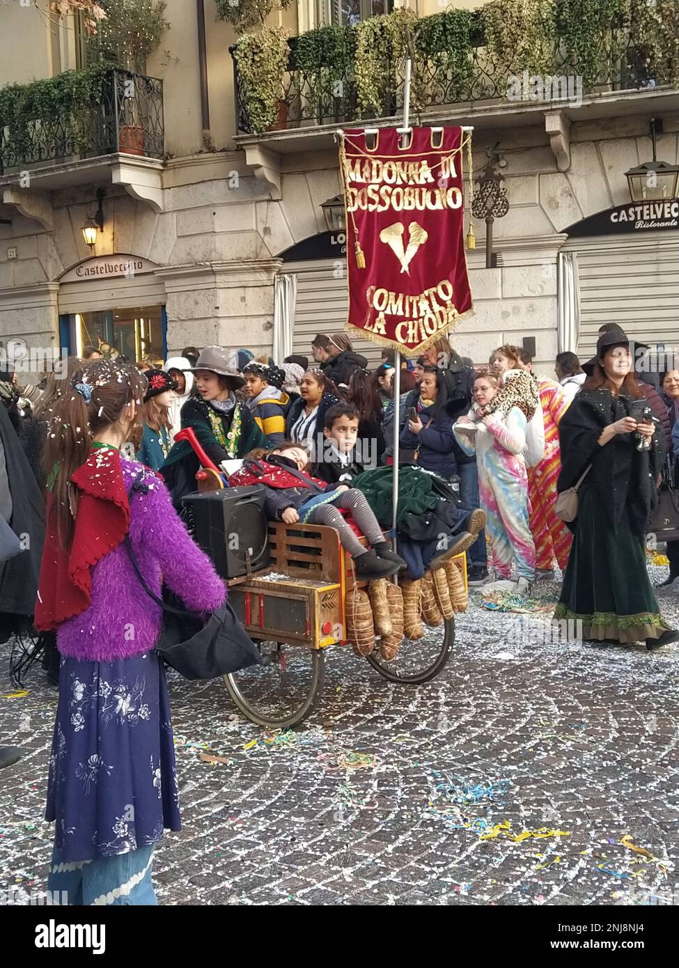 VERONA,ITALY-FEBRUARY 2023: chariots and masks parade during carnival ...