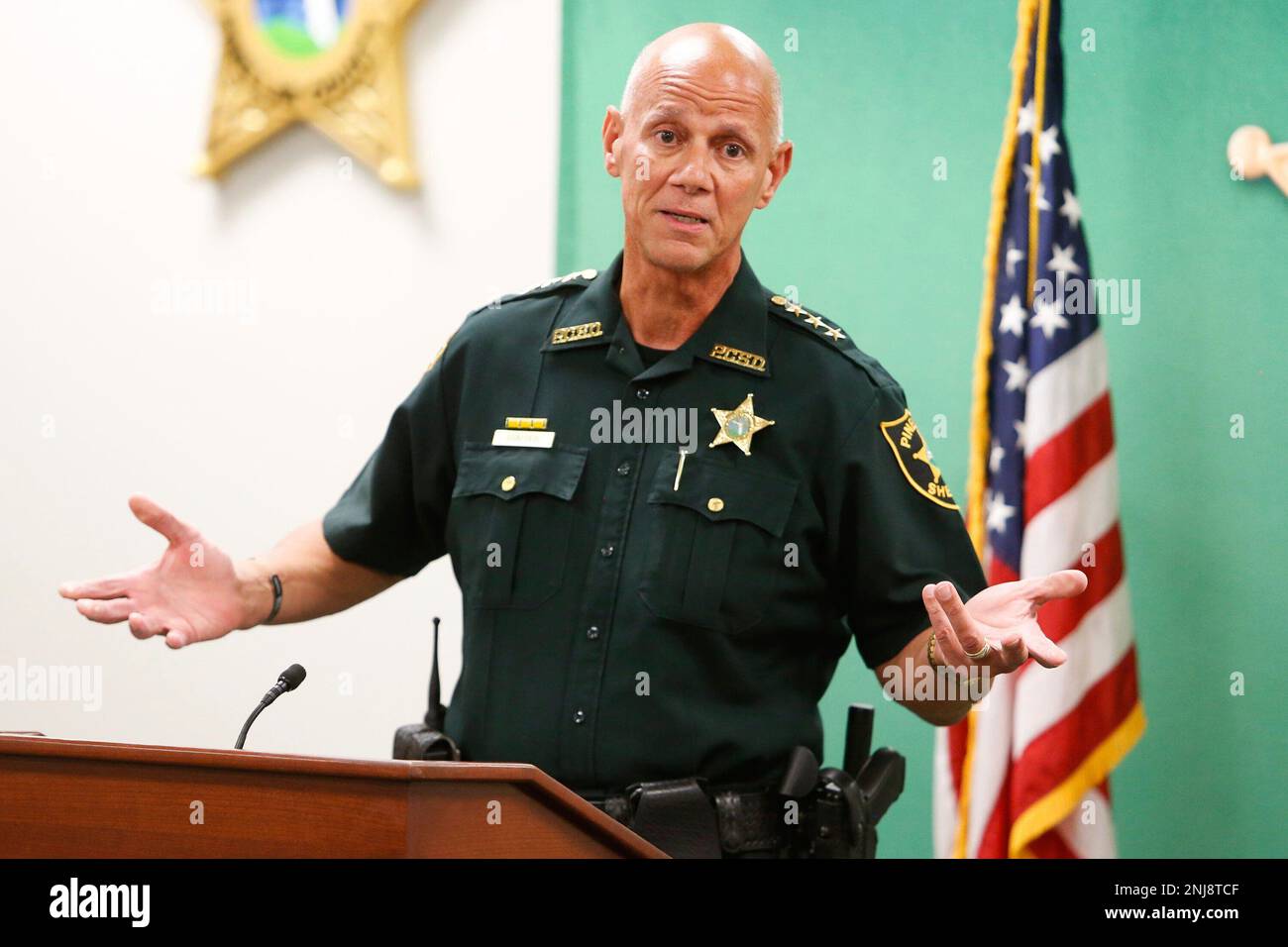 Sheriff Bob Gualtieri speaks to reporters during a news conference at ...