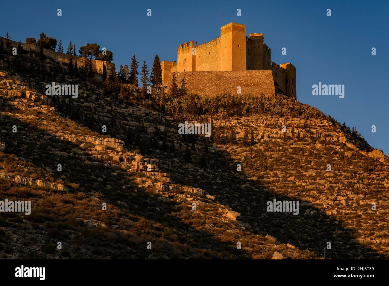 Winter sunset at the Mequinenza castle, seen from the old town (Bajo ...