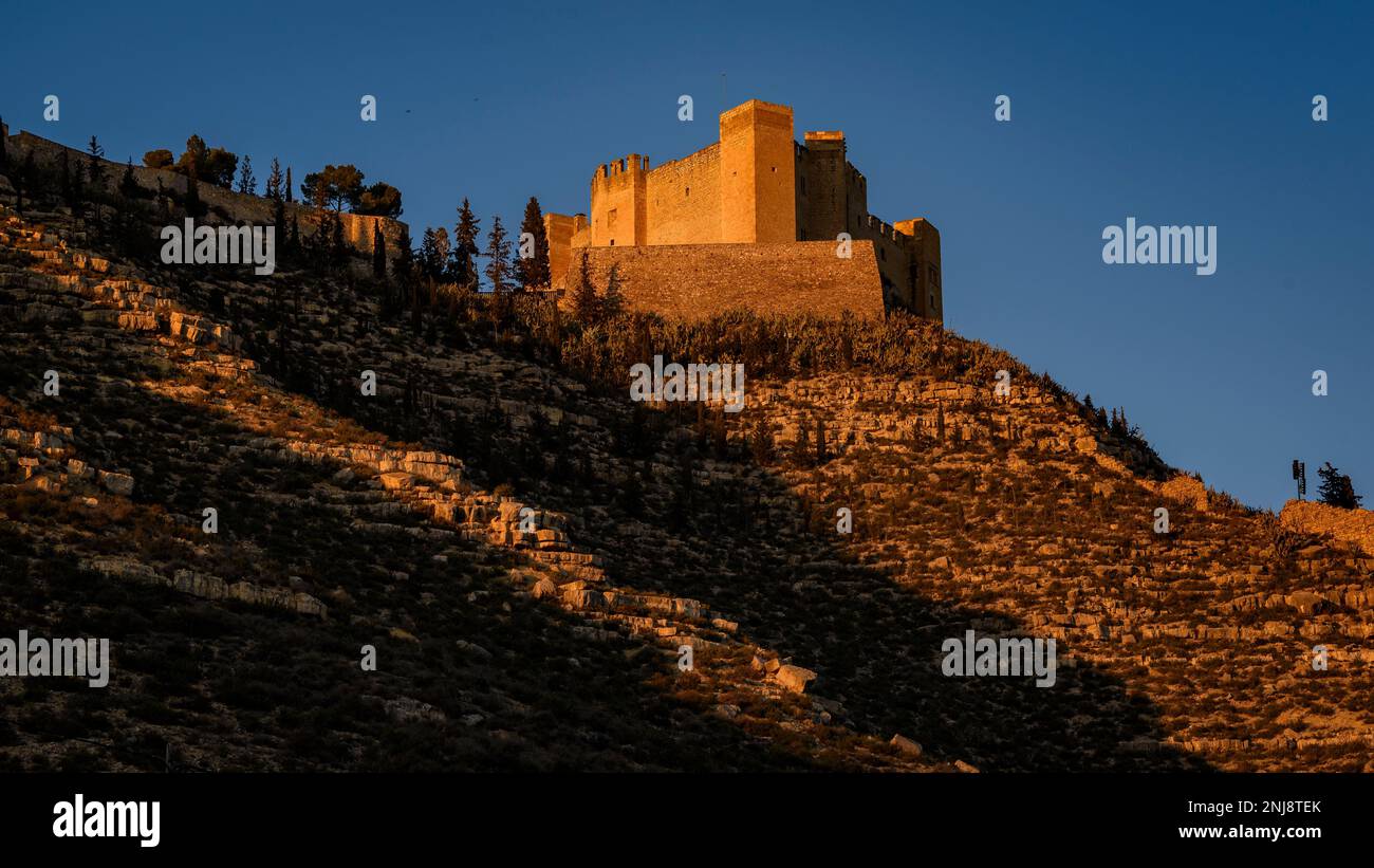 Winter sunset at the Mequinenza castle, seen from the old town (Bajo ...