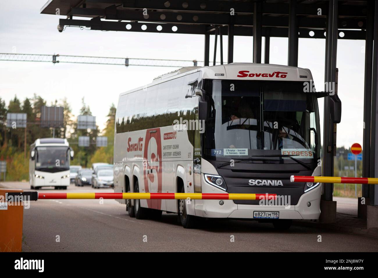 Buses and cars queue to cross the border from Russia to Finland at the ...
