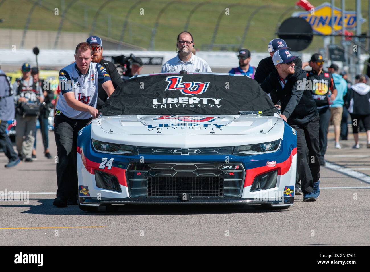 KANSAS CITY, KS - SEPTEMBER 11: William Byron (#24 Hendrick Motorsports ...