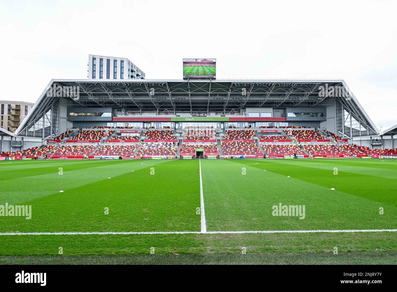 Brentford football club general hi-res stock photography and images - Alamy