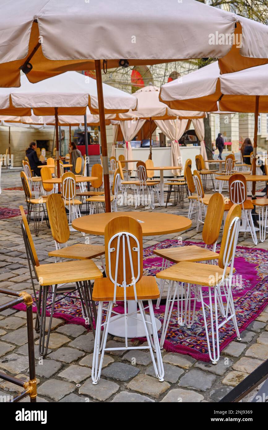 Row small tables cafe hi-res stock photography and images - Alamy