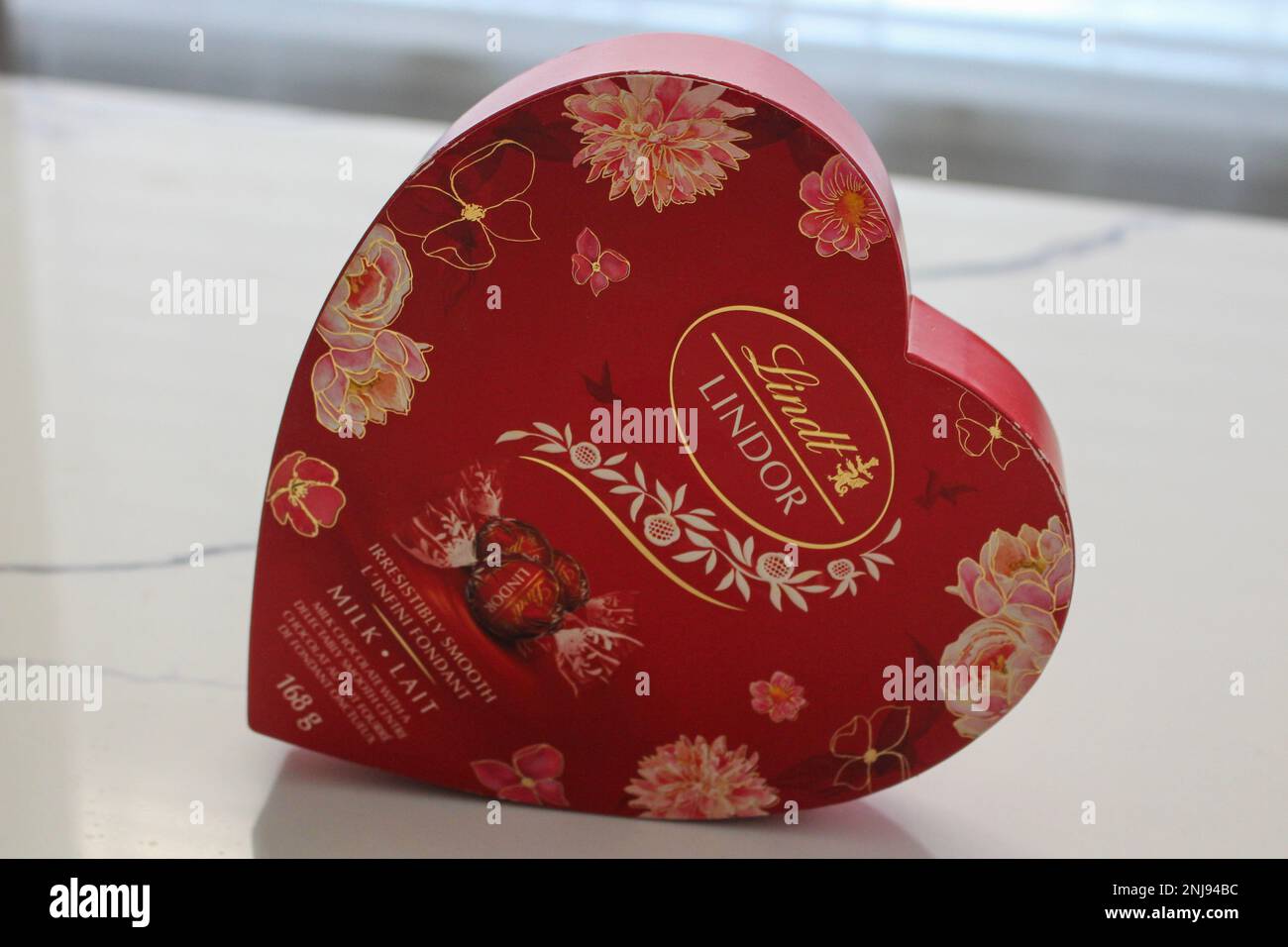 Lindt chocolate for valentine hi-res stock photography and images - Alamy