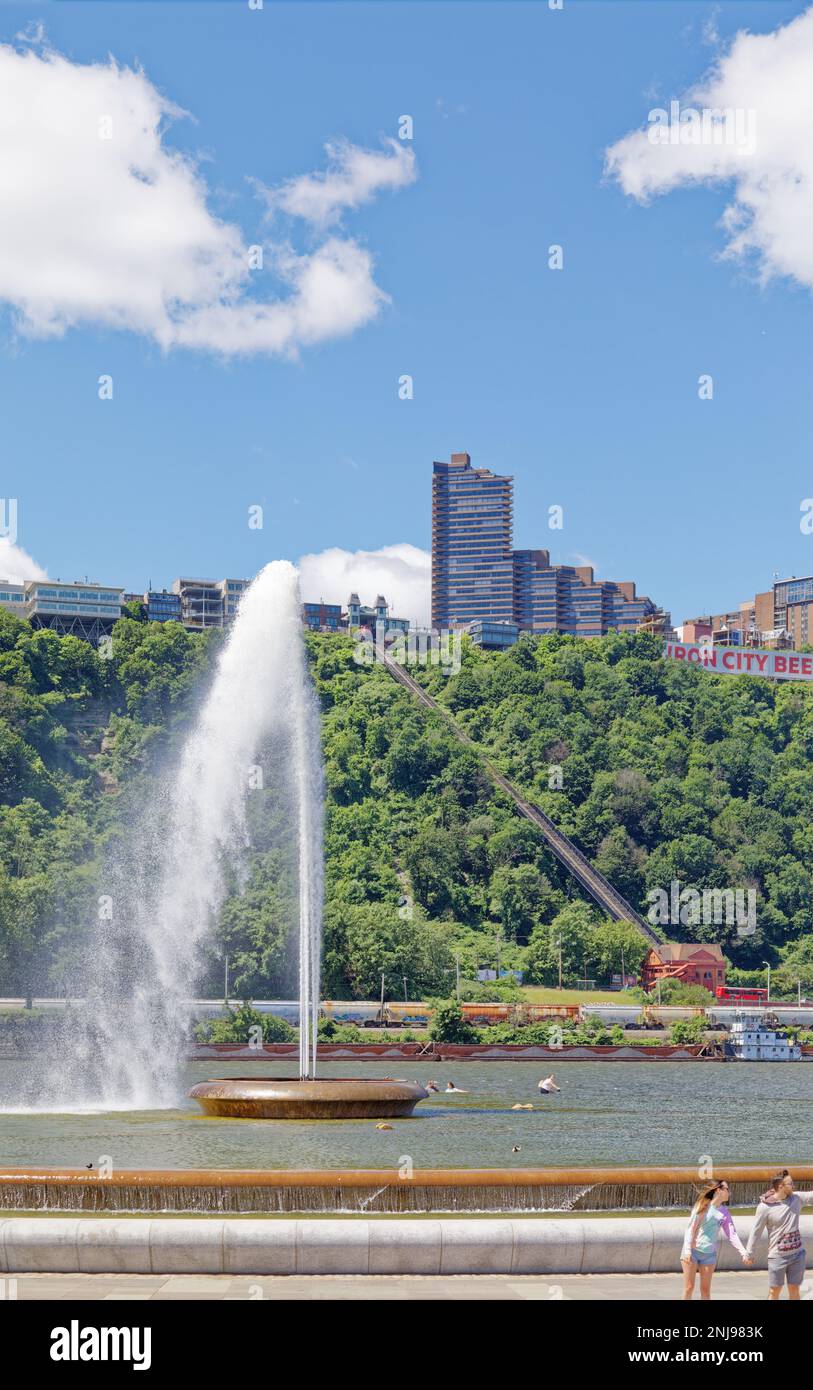 Pittsburgh Golden Triangle: Computer-controlled fountain at Point State ...