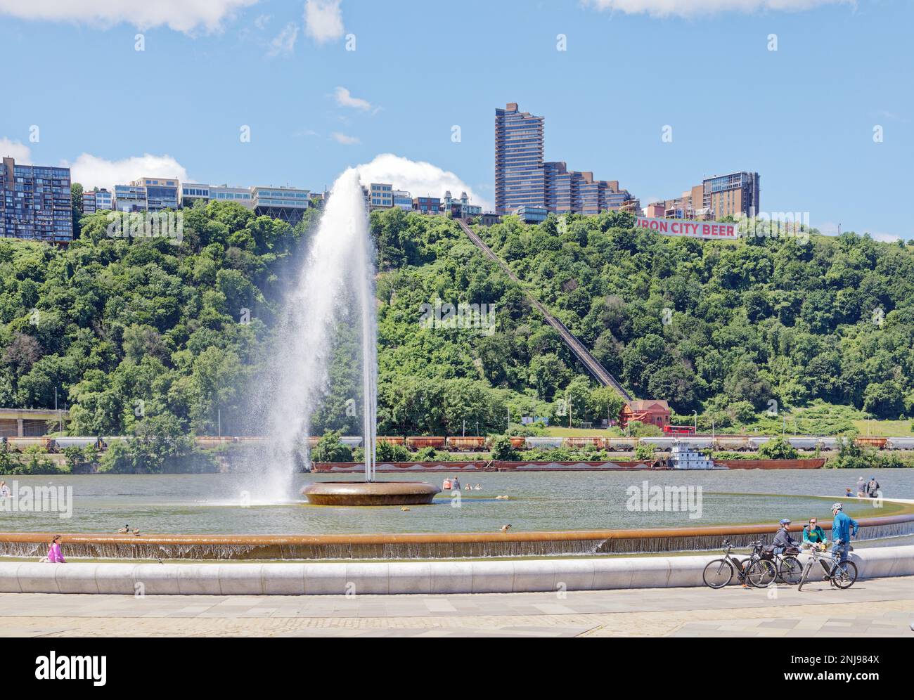 Pittsburgh Golden Triangle: Computer-controlled fountain at Point State ...