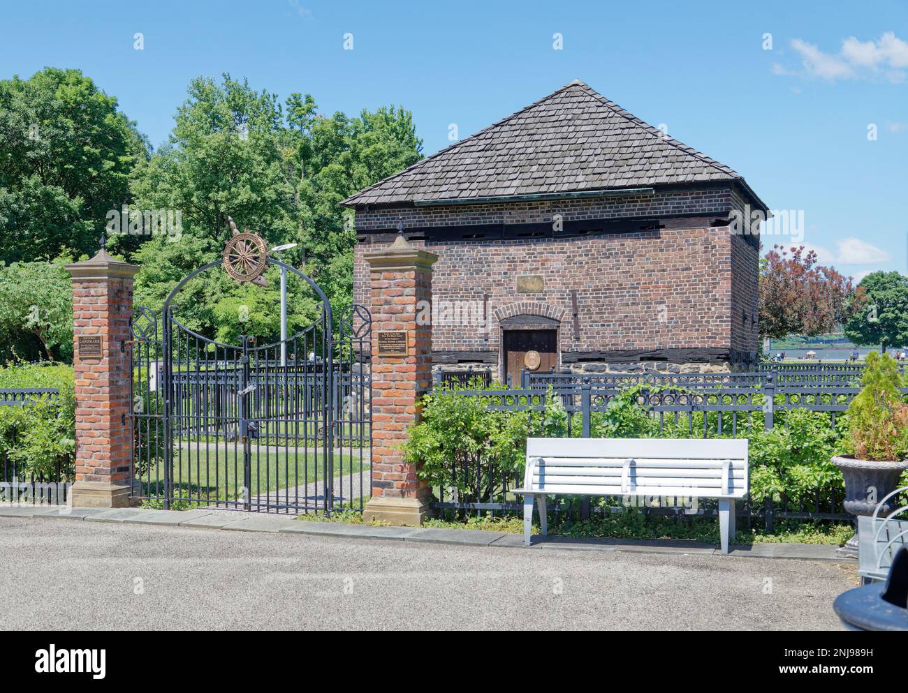 View from Point State Park: Fort Pitt Block House Stock Photo - Alamy