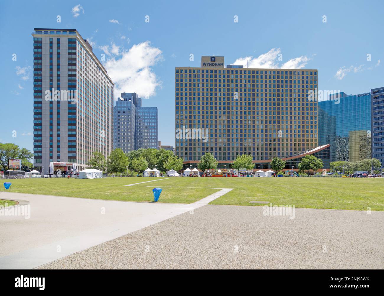 Pittsburgh Golden Triangle: Gateway Towers Condominiums and Wyndham ...