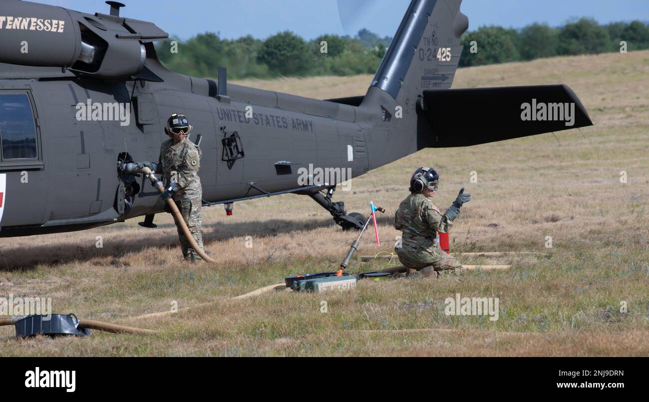 U.S. Army soldiers with Company Echo, 1-230th Assault Helicopter ...