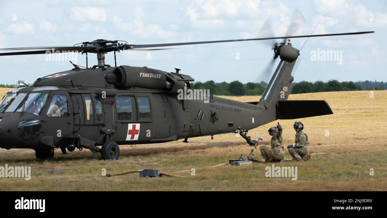 U.S. Army soldiers with Company Echo, 1-230th Assault Helicopter ...