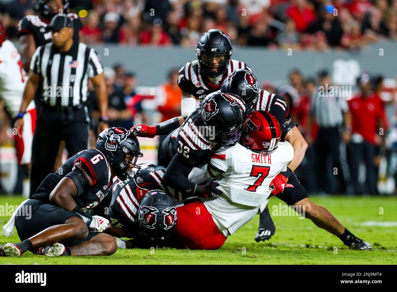 RALEIGH, NC - SEPTEMBER 17: Donovan Smith (7) of the Texas Tech Red ...