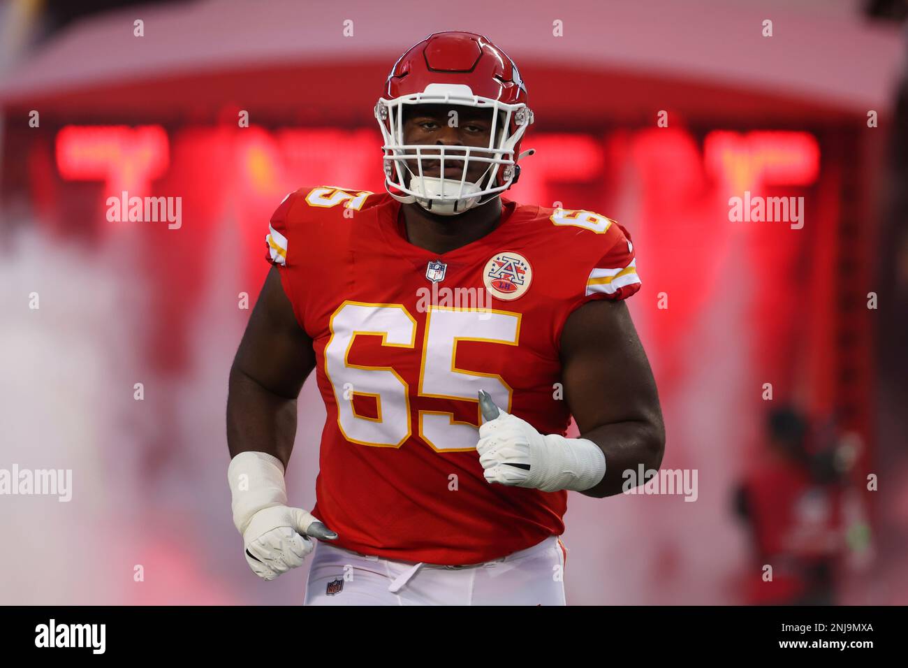 KANSAS CITY, MO - SEPTEMBER 15: Kansas City Chiefs guard Trey Smith (65 ...