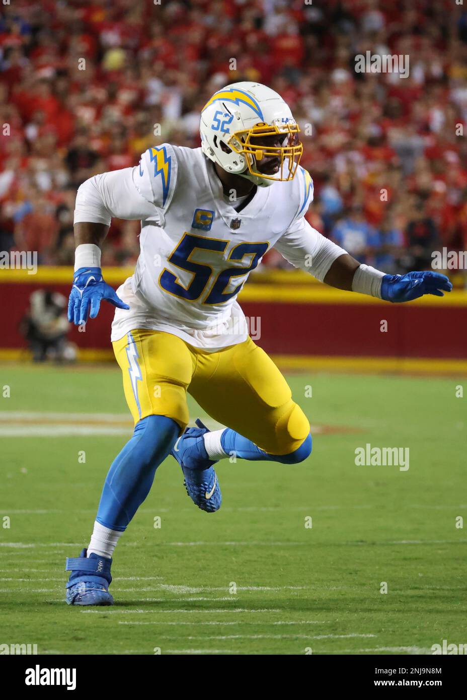 KANSAS CITY, MO - SEPTEMBER 15: Los Angeles Chargers linebacker Khalil ...