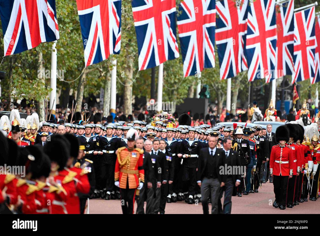 The Queen's coffin is transported from Westminster Abbey to Wellington ...