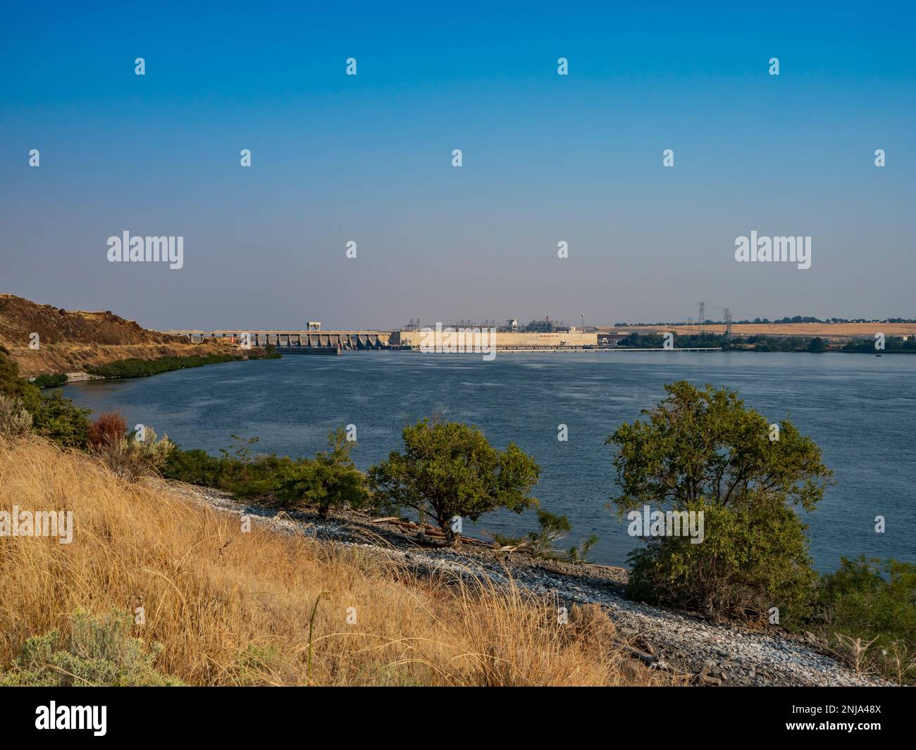 McNary Dam, upstream of Plymouth Park Corps of Engineers Campground ...