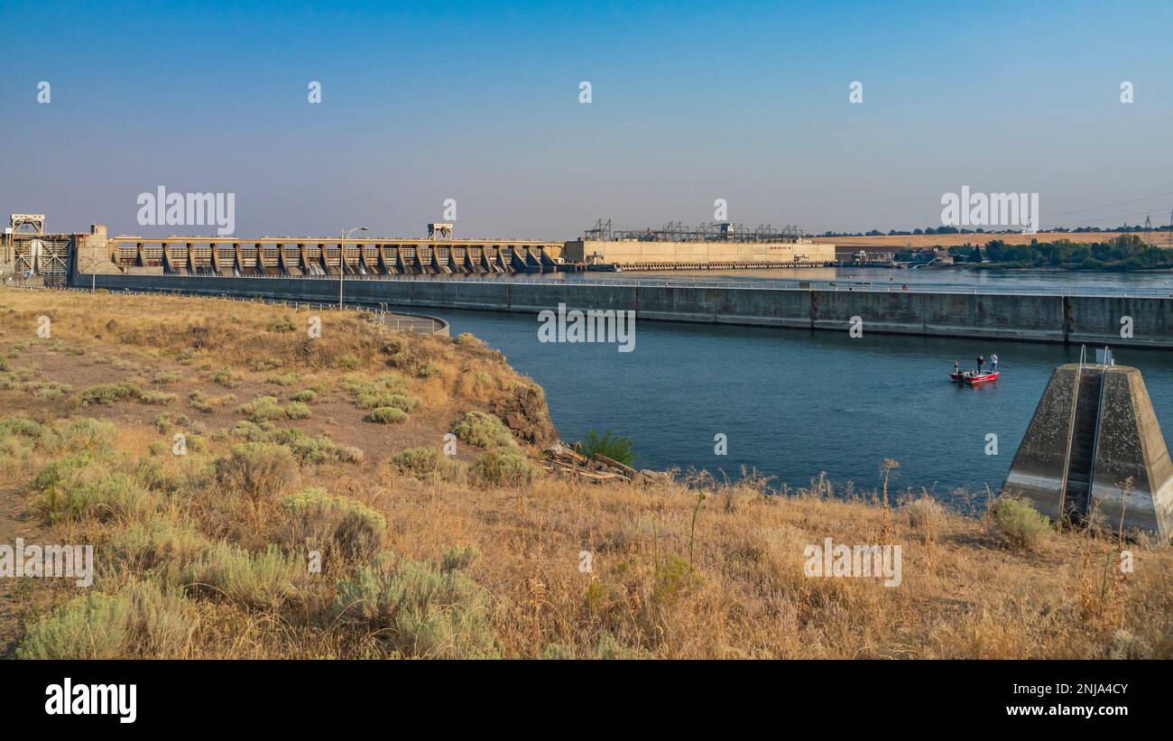 Family fishes near the locks of McNary Dam, upstream of Plymouth Park ...