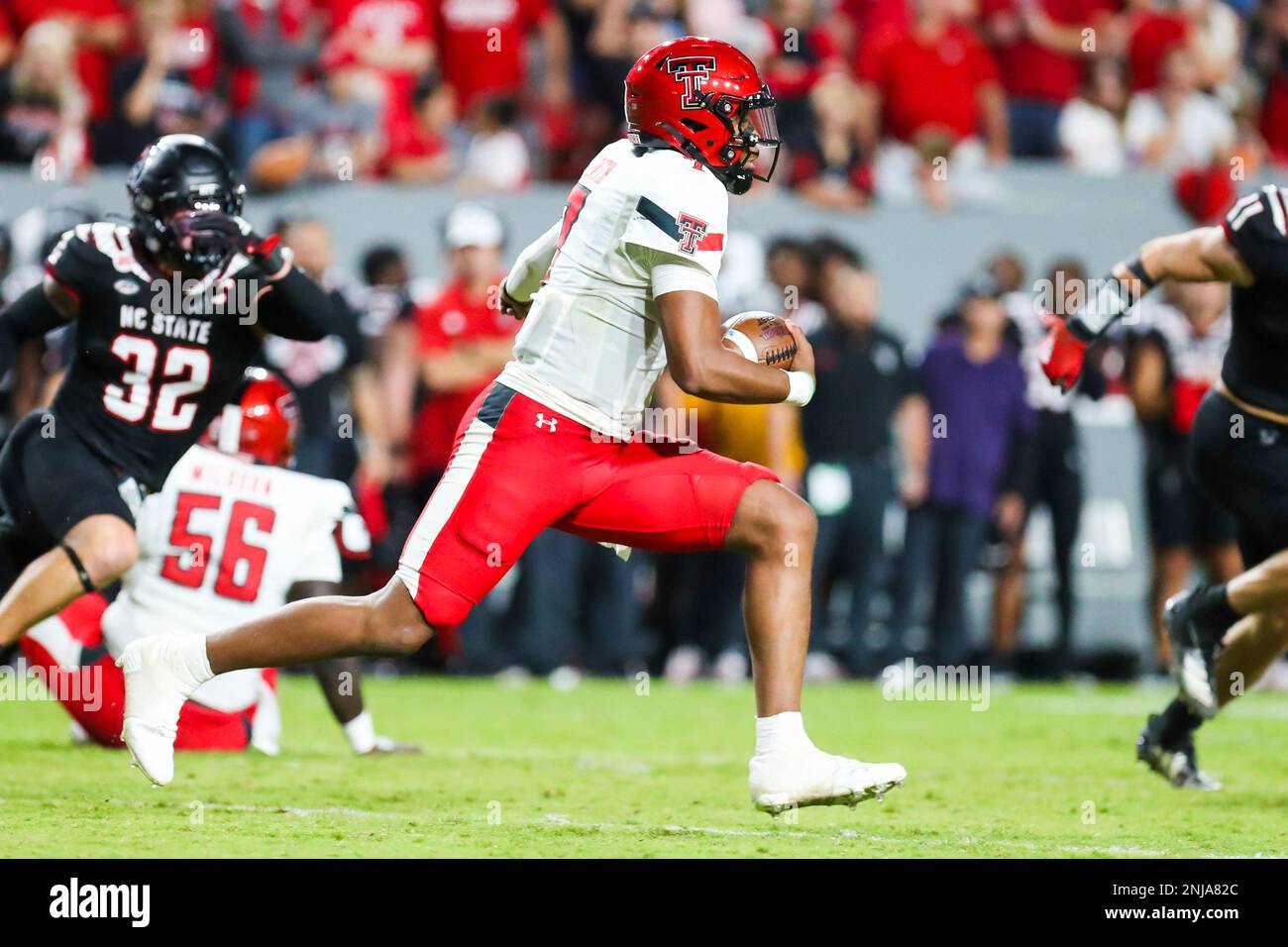 RALEIGH, NC - SEPTEMBER 17: Donovan Smith (7) of the Texas Tech Red ...