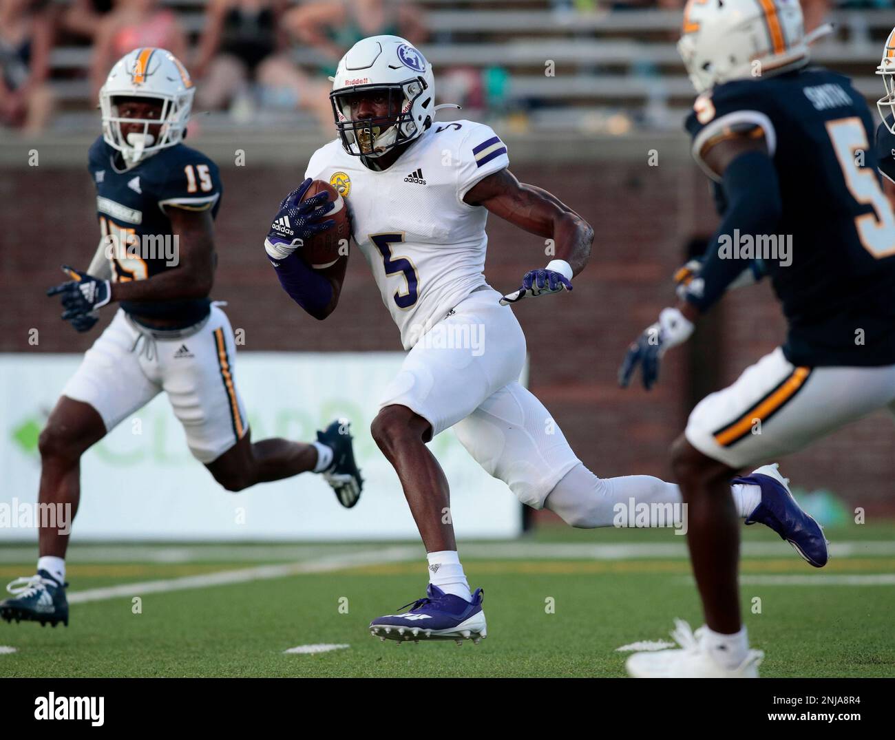 CHATTANOOGA, TN - SEPTEMBER 17: North Alabama Lions wide receiver ...
