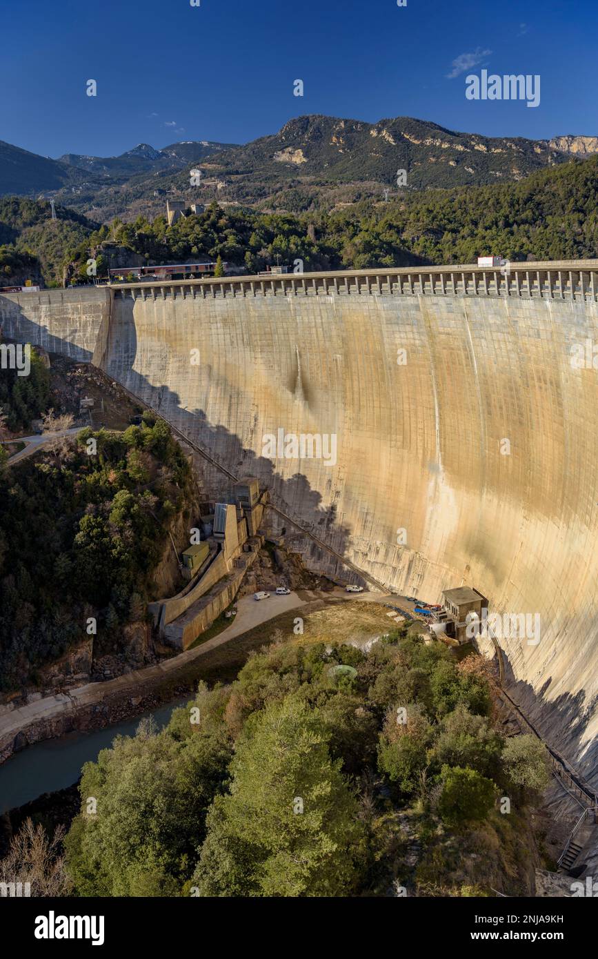 Dam of the Baells reservoir seen from the top (Berguedà, Barcelona ...
