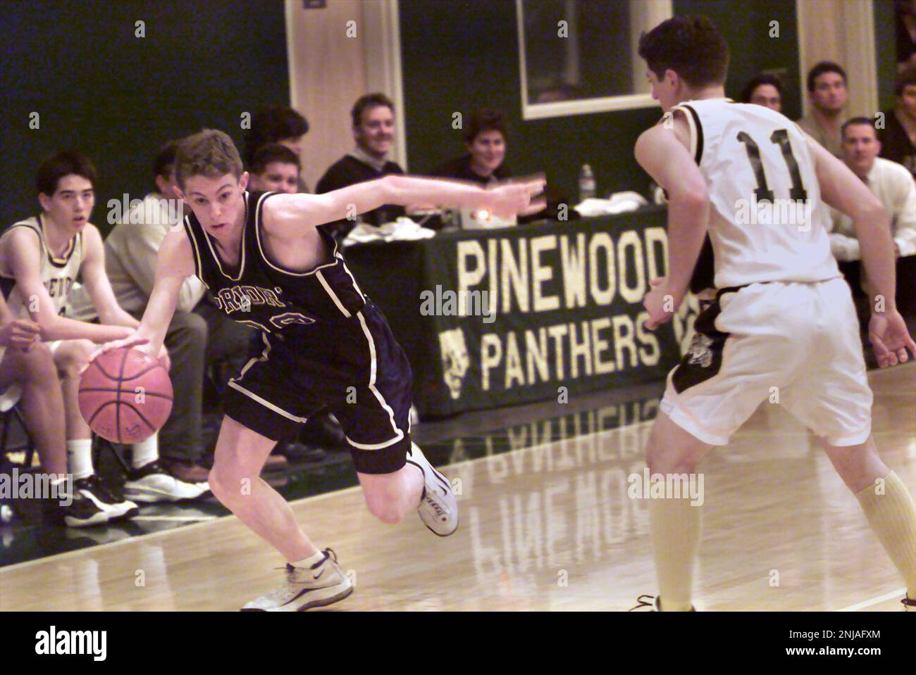 PNBOBBY18-C-11FEB00-PF-LH--Woodside Priory basketball player Bobby ...