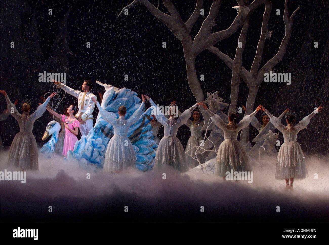 SANJOSE04a-C-30NOV00-DD-LH--Ramon Moreno as Prince Alexis and Maria ...