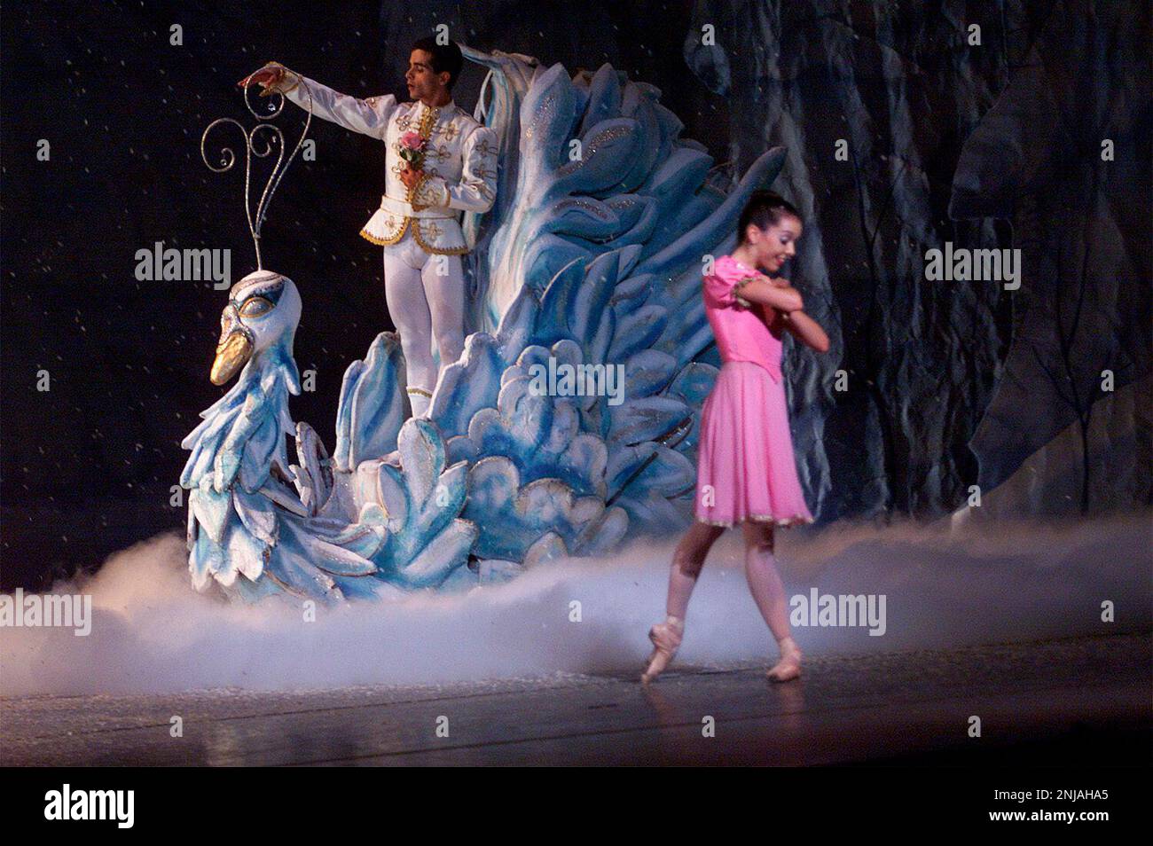 SANJOSE04d-C-30NOV00-DD-LH--Ramon Moreno as Prince Alexis and Maria ...