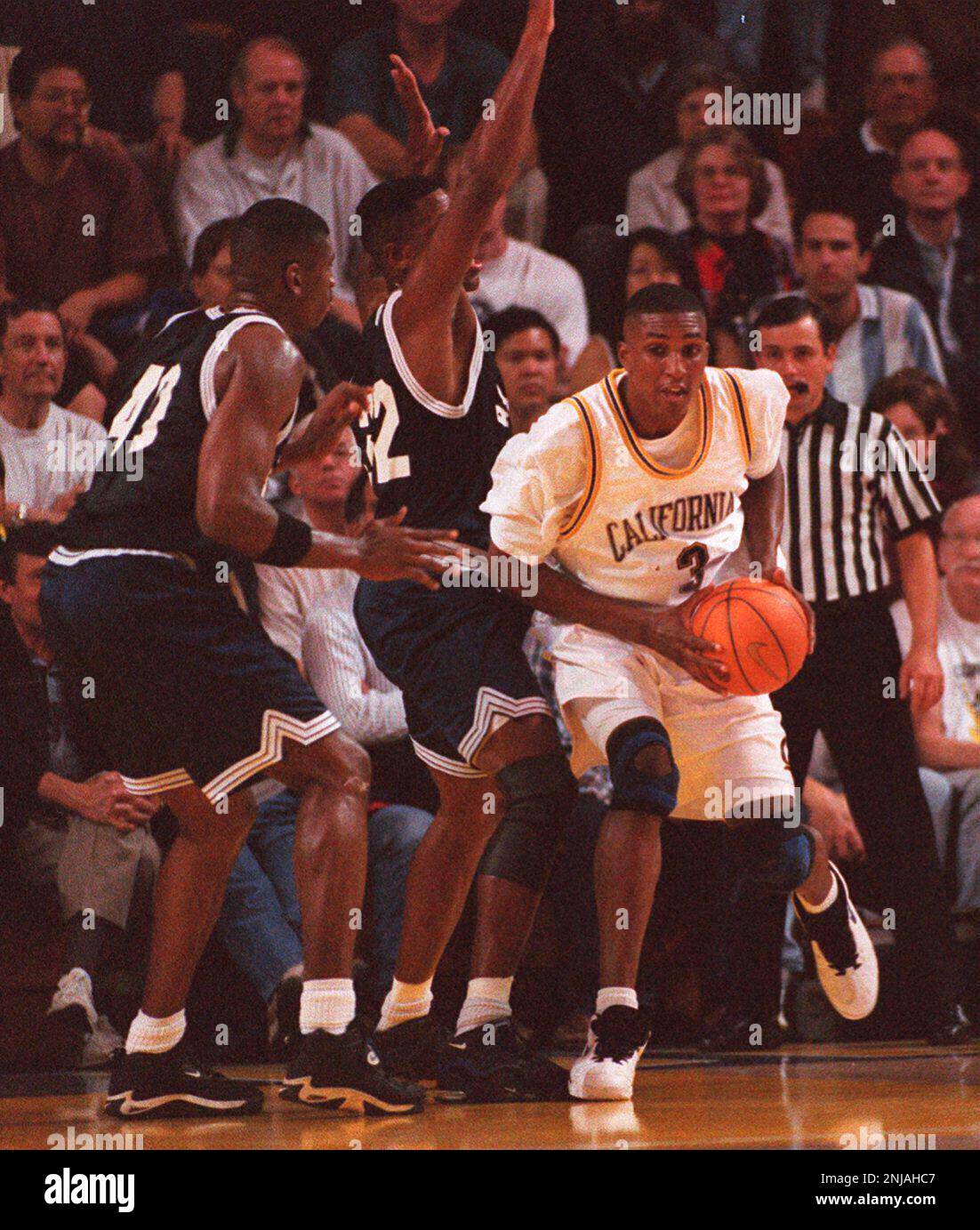 CAL/07DEC95/SP/LH: SHAREEF ADUL-RAHIM, IS A STAR AFTER JUST THREE GAMES ...