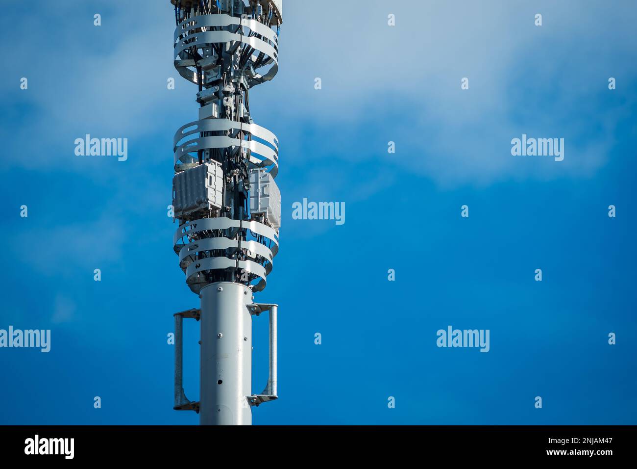 5g mast england hi-res stock photography and images - Alamy