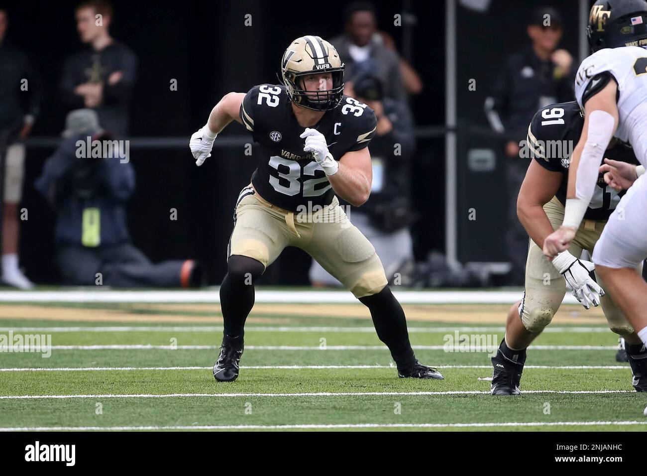 NASHVILLE, TN - SEPTEMBER 10: Vanderbilt Commodores linebacker Ethan ...
