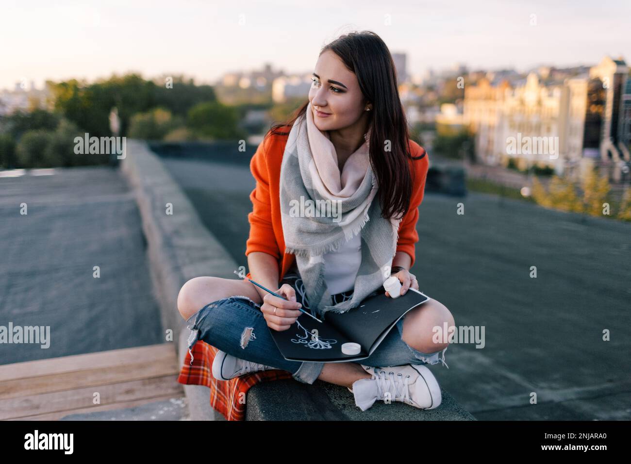 Illustrator beginner. Female painter outdoors Stock Photo - Alamy