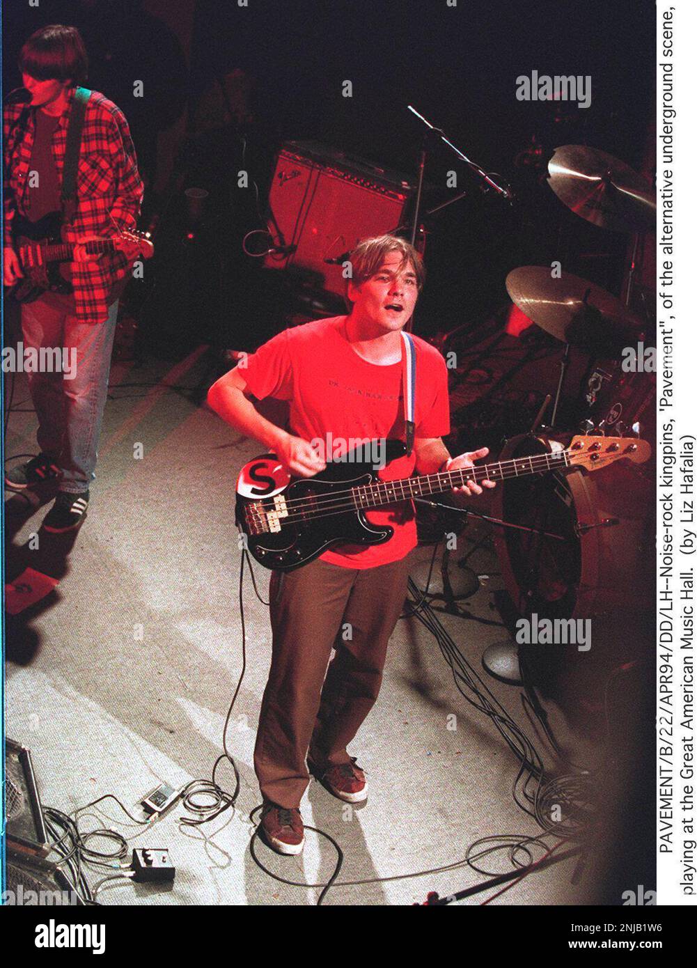 PAVEMENT BASSIST MARK IBOLD (LIZ HAFALIA/San Francisco Chronicle via AP ...