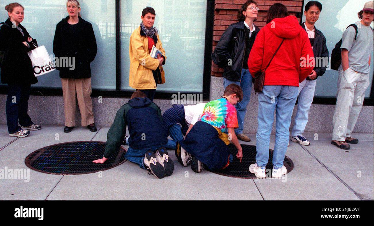 MUSEUM13C/C/06APR99/DD/LH--Tim Stevens (left, with green jacket), James ...