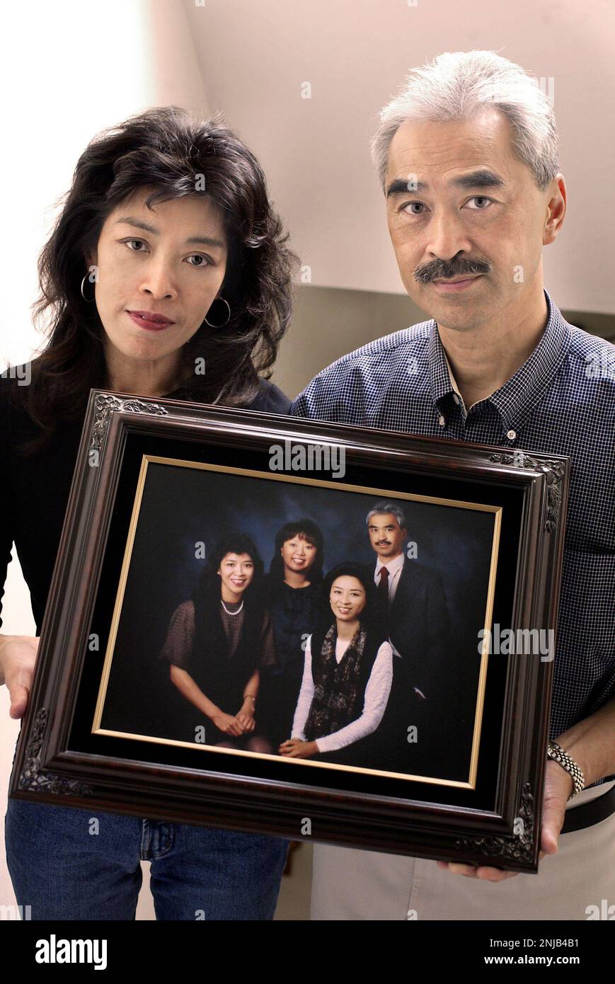 ONG22 019 LH.JPG Gloria Ong (left) and brother Harry Ong Jr. (right ...