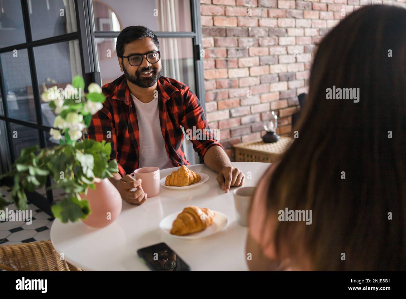 Latino couple talking kitchen hi-res stock photography and images - Alamy