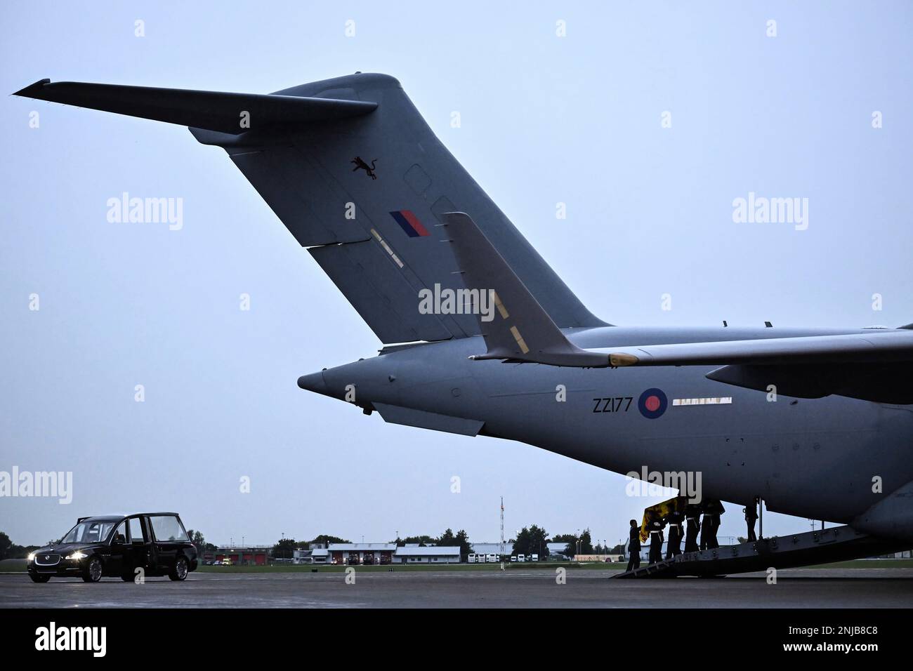 Pallbearers from the Queen's Colour Squadron (63 Squadron RAF Regiment ...