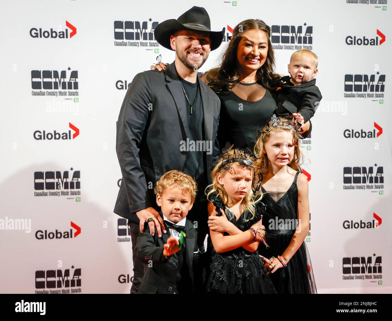 Brett Kissel and his family pose on the red carpet at the Canadian ...